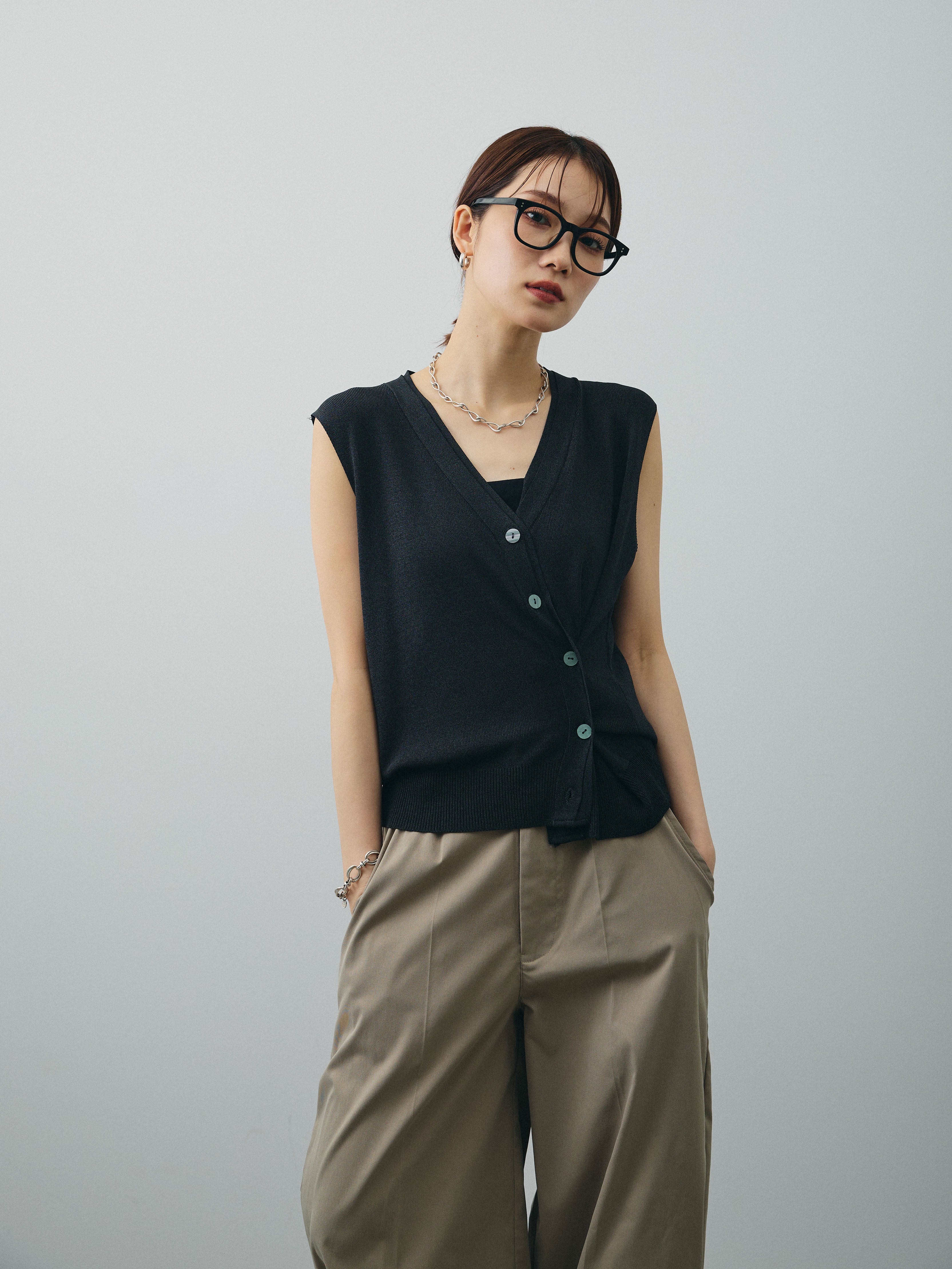 [予約]クールタッチ2WAYデザインニットベスト/チャコール – Lumier