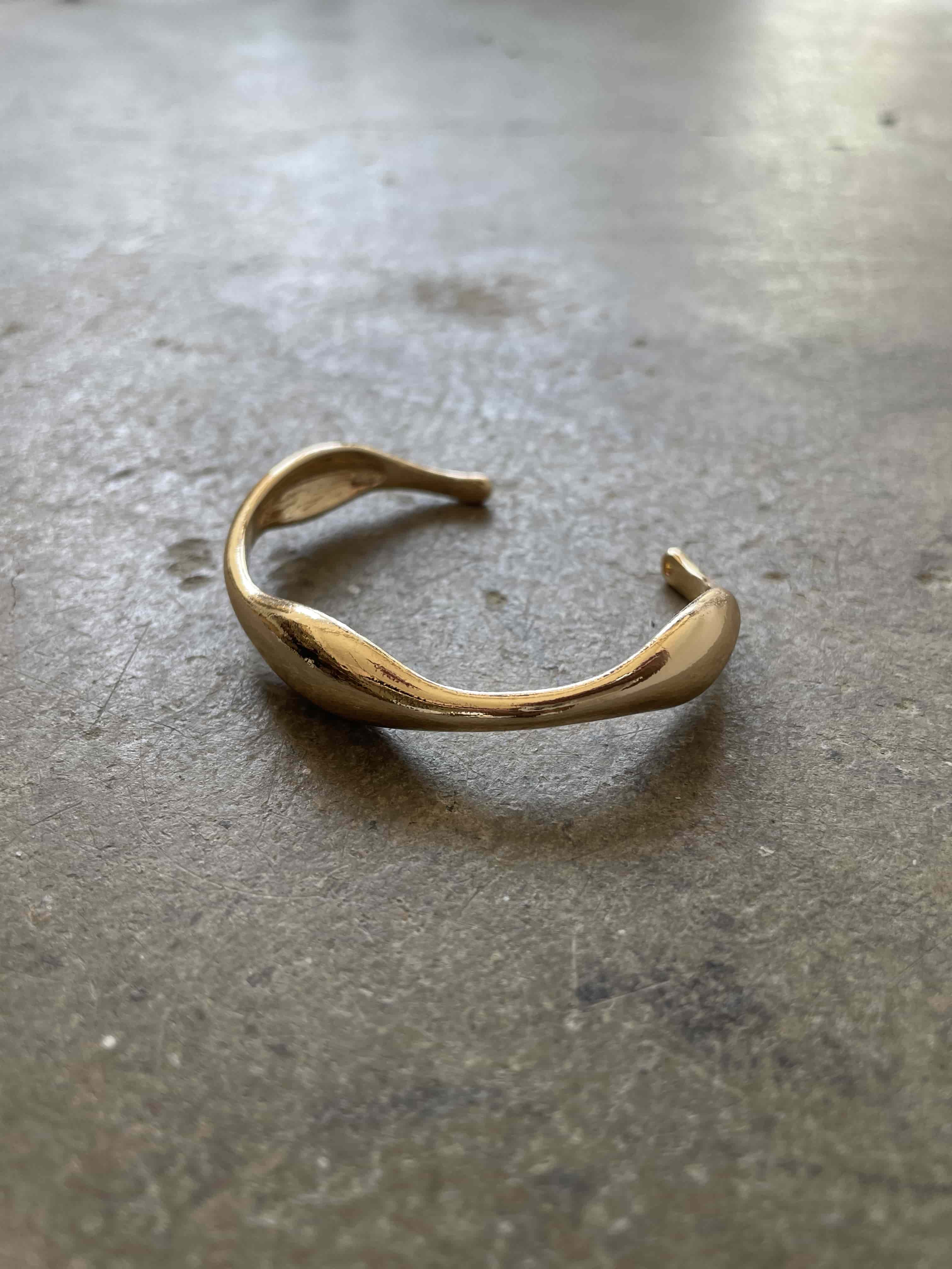 [予約]NUANCE WAVE BANGLE/ゴールド – Lumier
