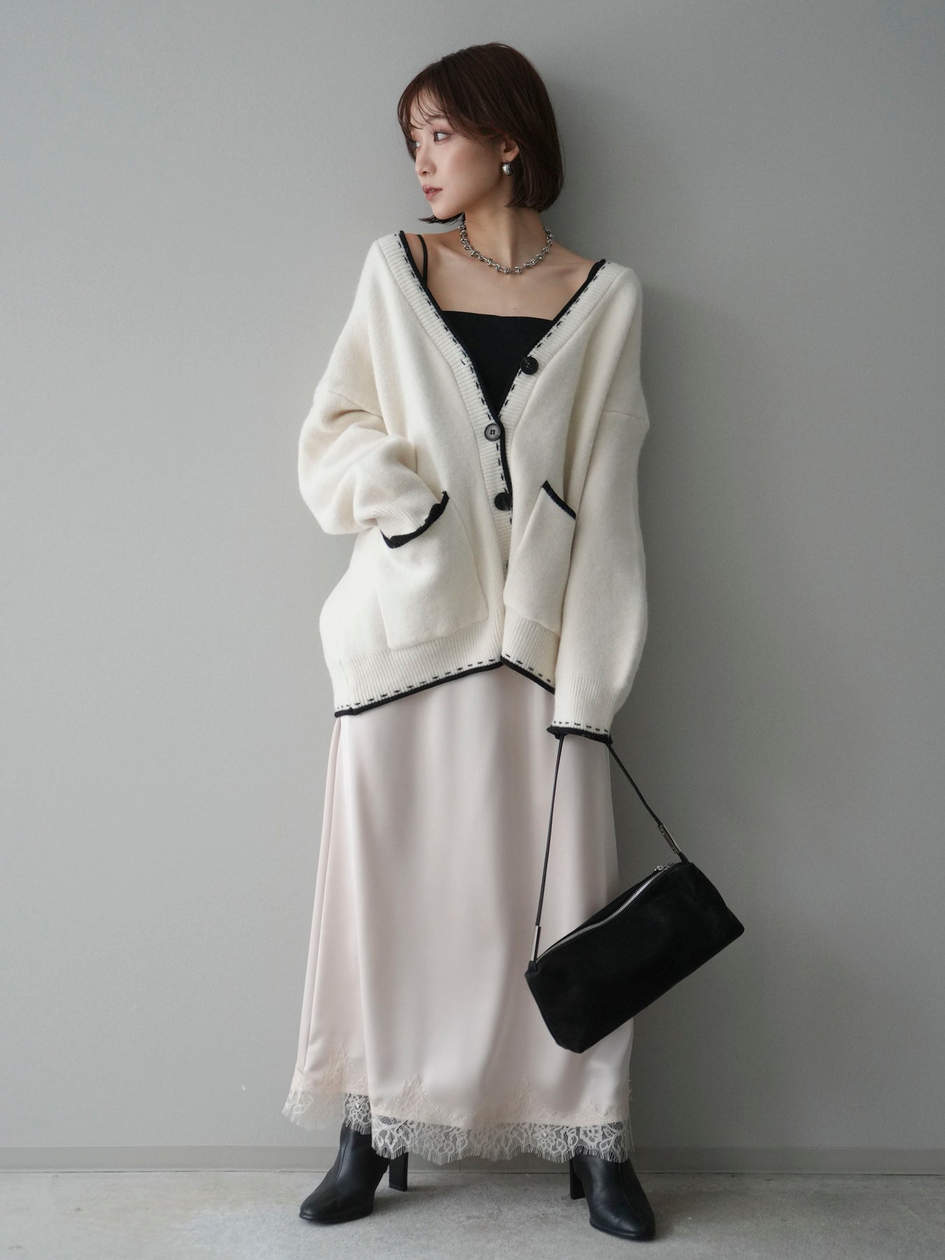 [SET]ステッチパイピングVネックニットカーディガン+裾レースサテンナロースカート(2set) – Lumier