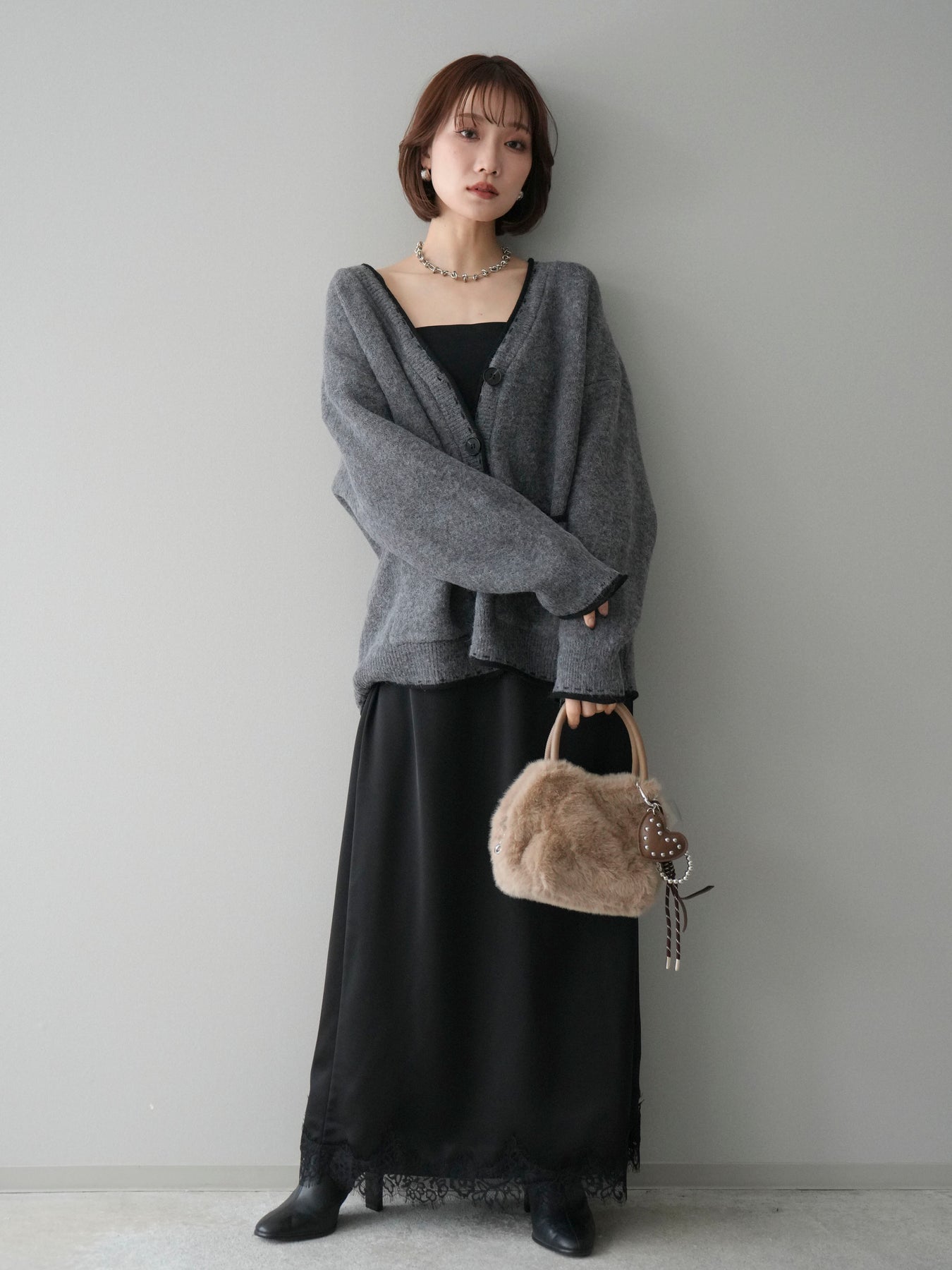 [SET]ステッチパイピングVネックニットカーディガン+裾レースサテンナロースカート(2set) – Lumier