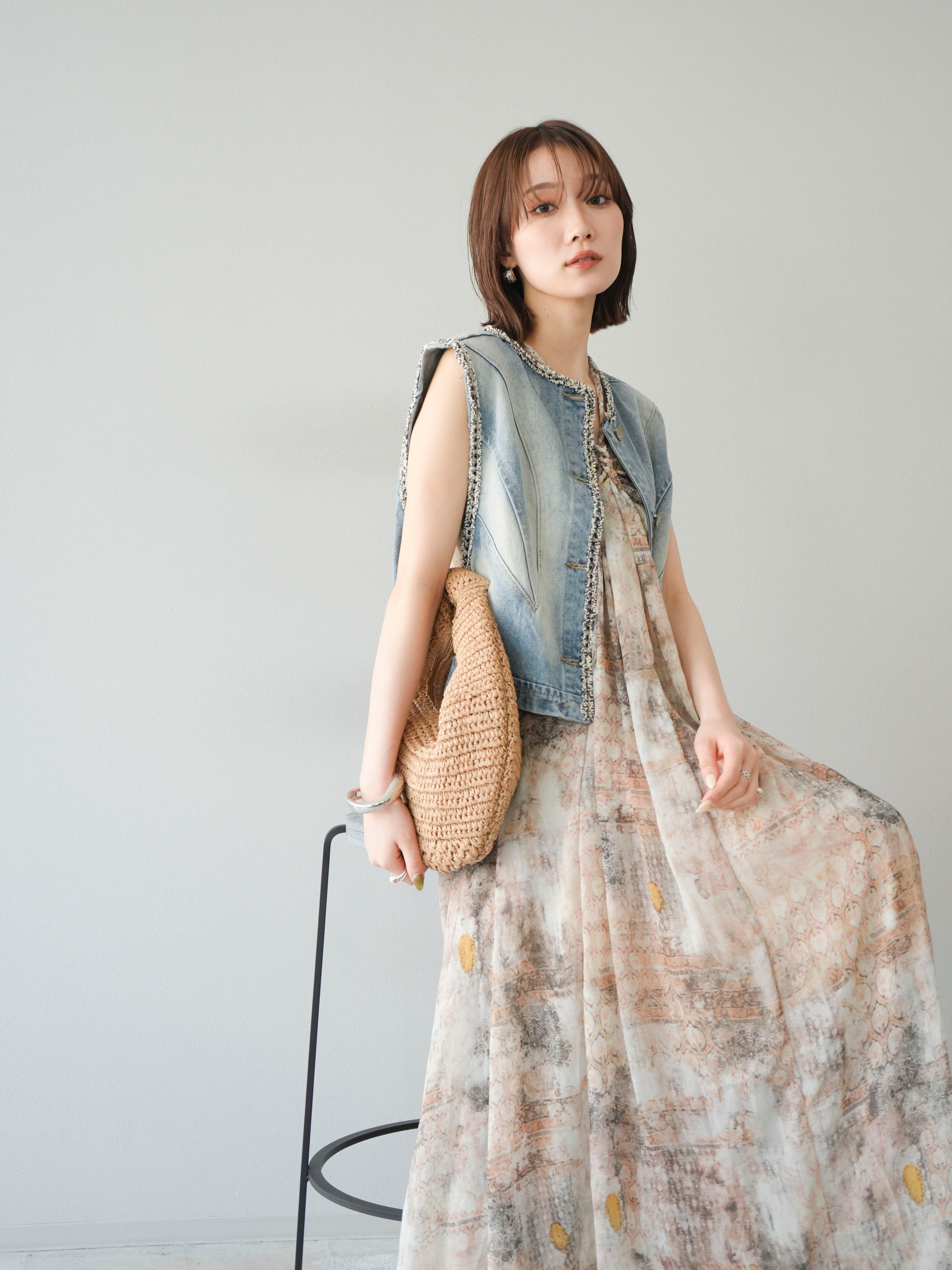 [SET]編み込みショルダーニュアンス柄シフォンワンピース+ツイードデザインデニムベスト(2set) – Lumier