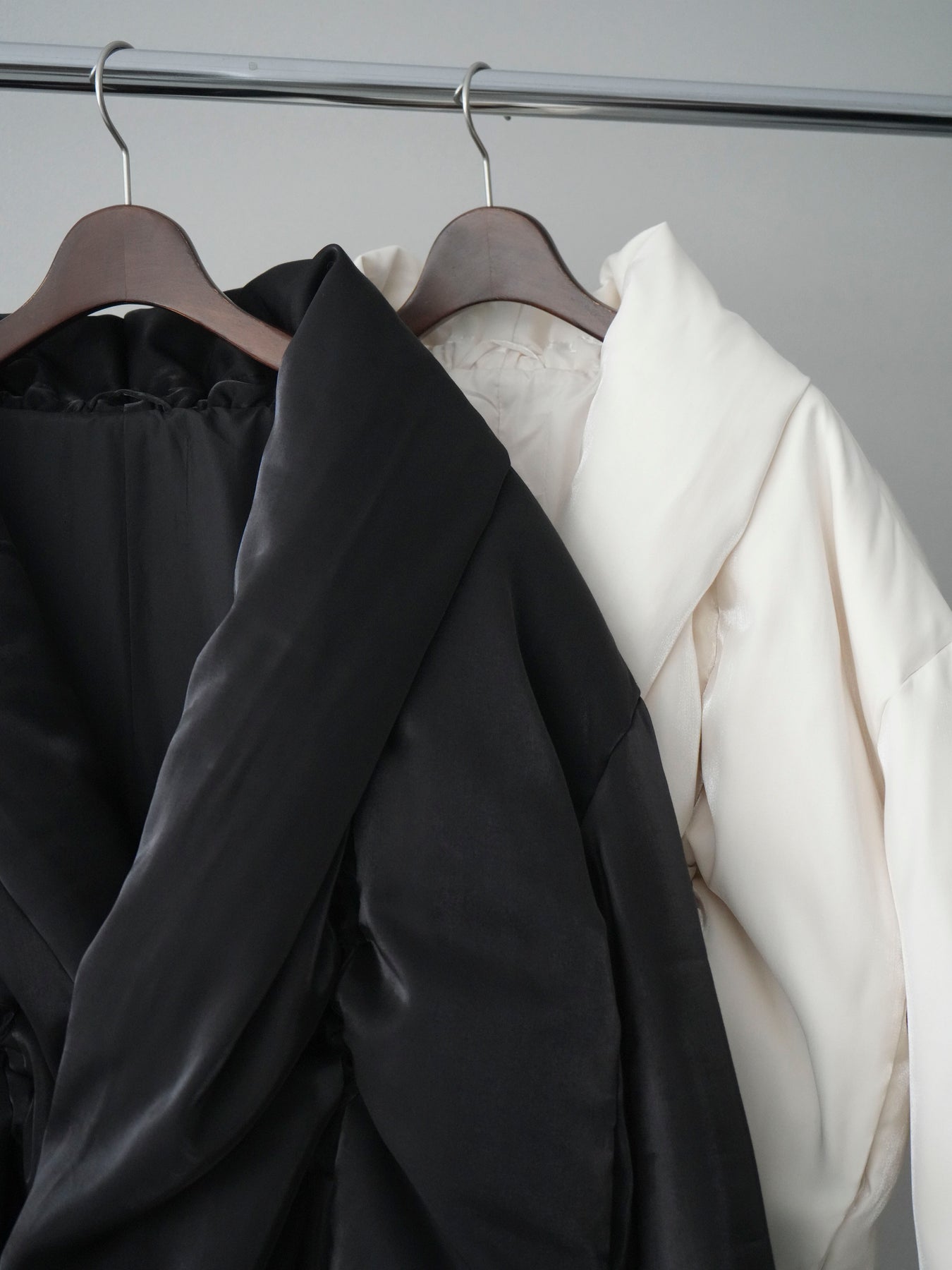 [SET]シャイニーアシンメトリーダウンジャケット+シャイニーアシンメトリーダウンジャケット(2set) – Lumier